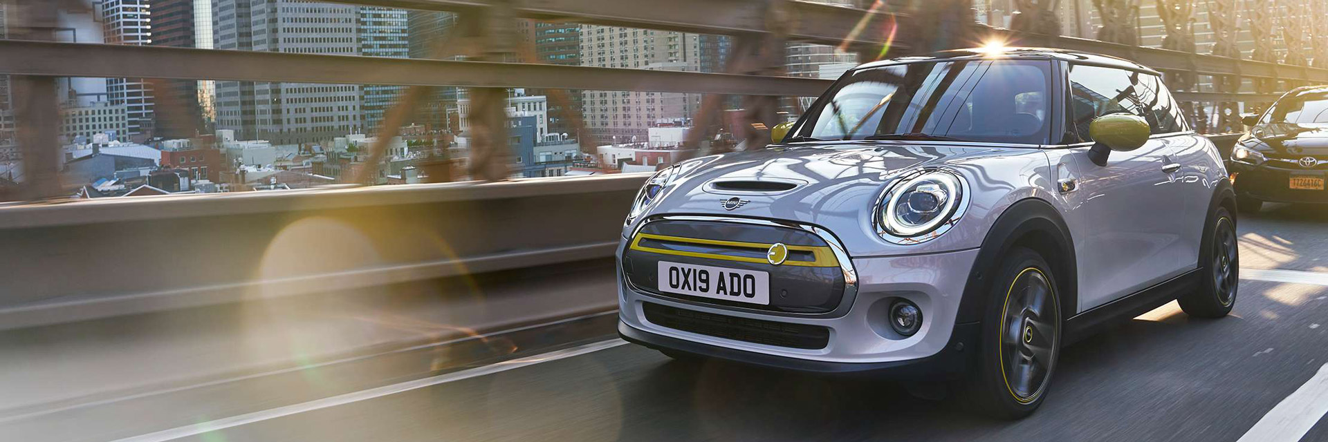 MINI elektromobilitāte – uzlāde I MINI.lv